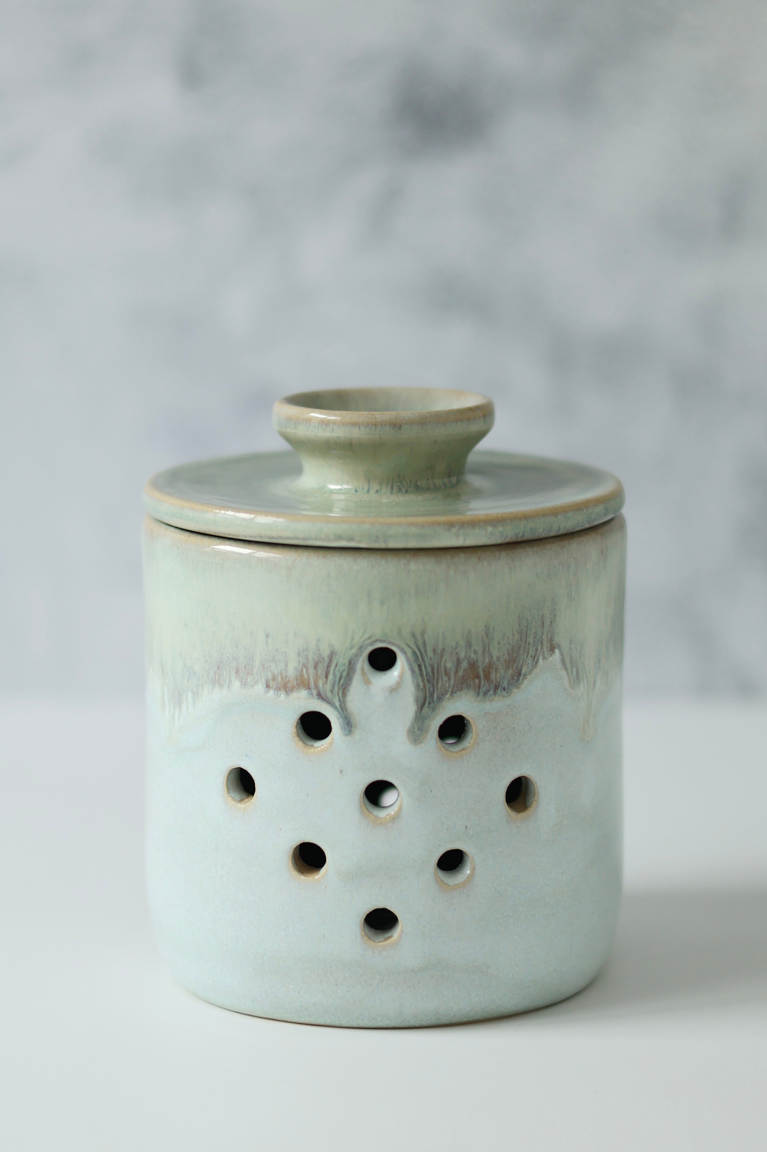 Garlic Keeper | Glacier Melt – Modern Fire Pottery